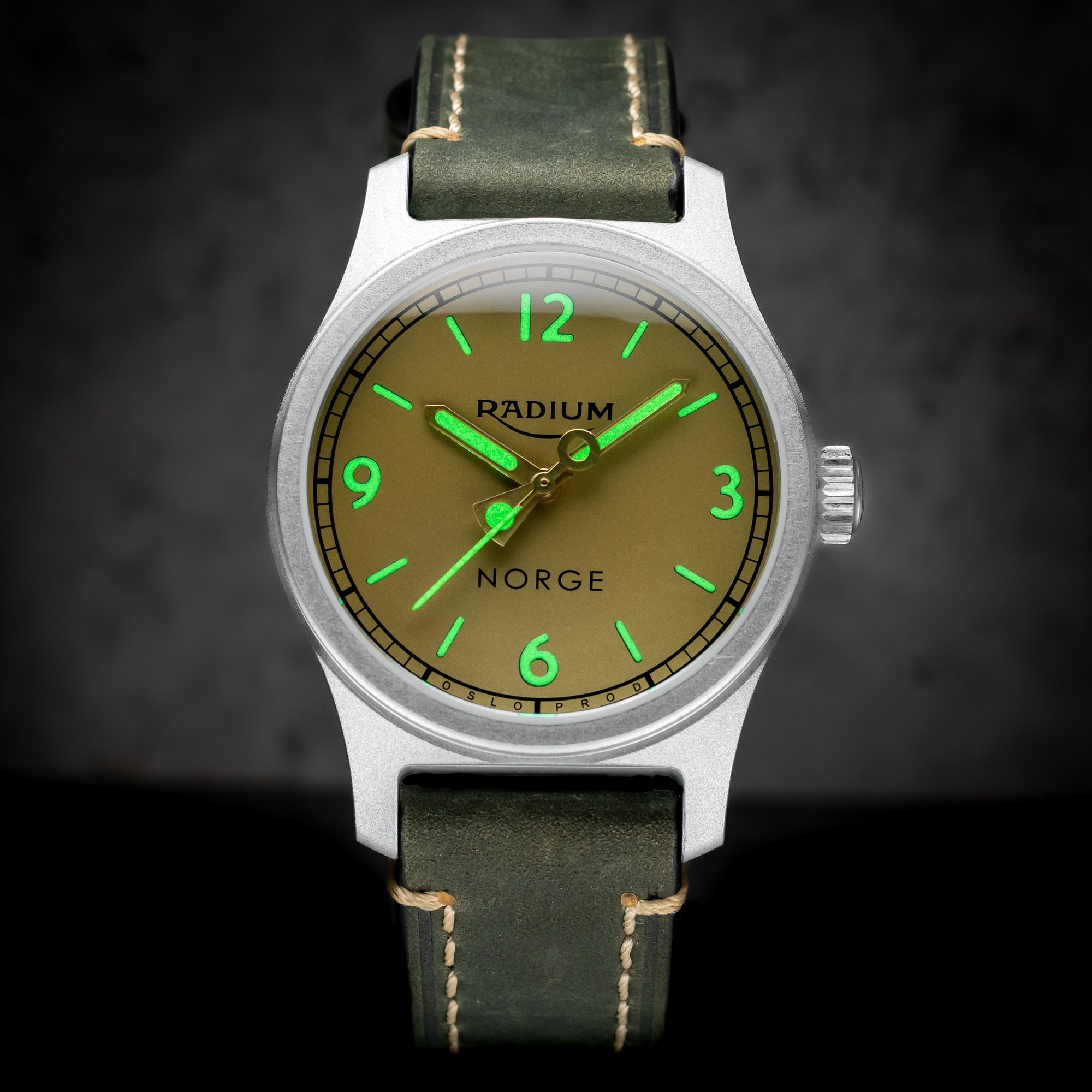 .38 The Radium Nautic: A Fusion of Norwegian Craftsmanship and Maritim